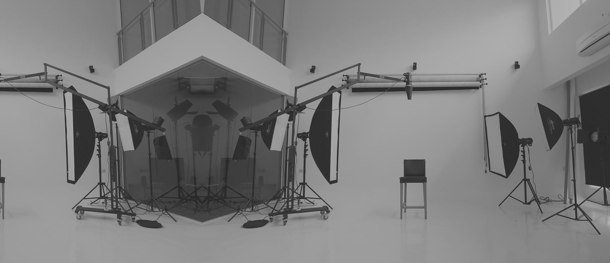 home_model_studio_bg – BeModel – BeTheme